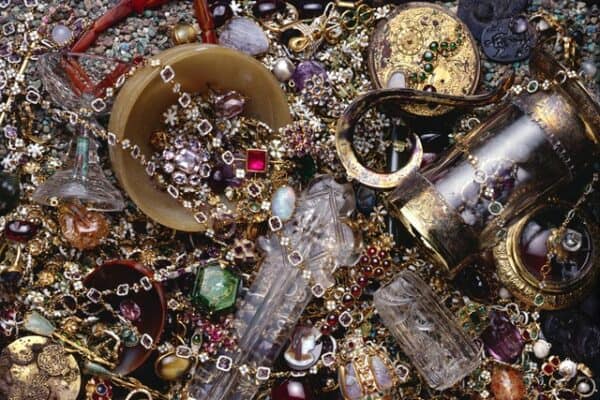 19 Amazing Treasures Discovered - Attic Capital